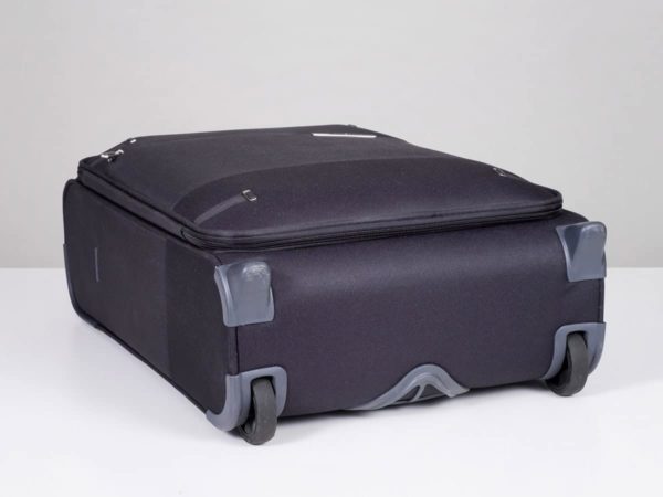 2-Wheel vs. 4-Wheel Suitcases: Pros & Cons Explained